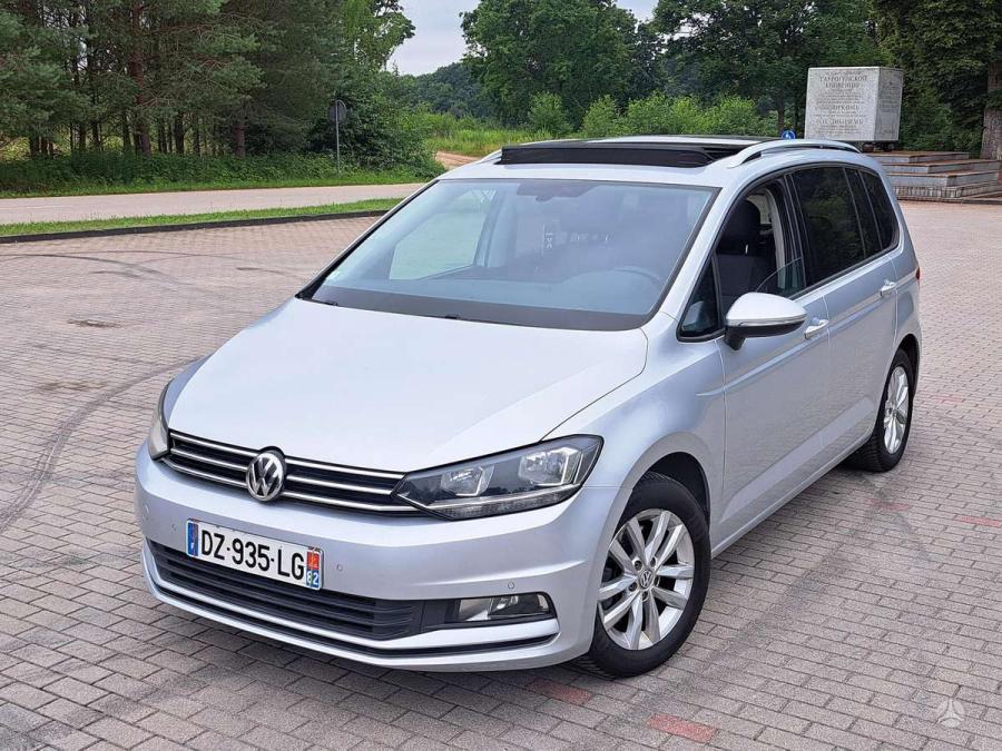 Grey Volkswagen Touran 2016 in Taurage, with an engine capacity of 1.97 L and mileage of 274 thousand km for 9400 €, photo 3 on AUTOMOTO.COM.LV