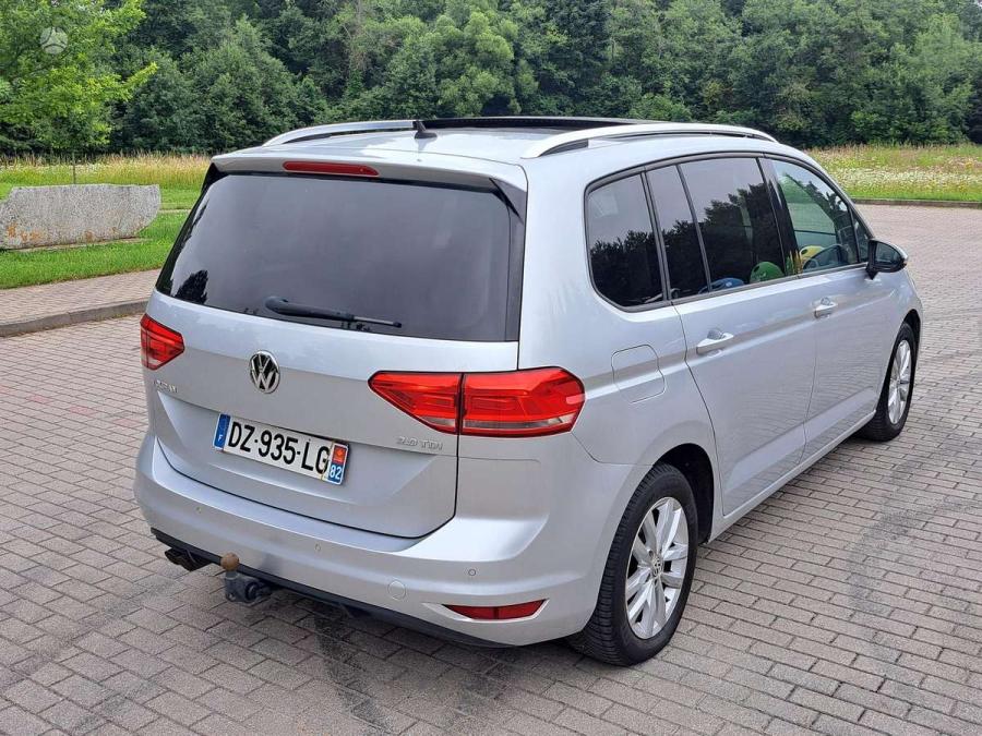 Grey Volkswagen Touran 2016 in Taurage, with an engine capacity of 1.97 L and mileage of 274 thousand km for 9400 €, photo 6 on AUTOMOTO.COM.LV