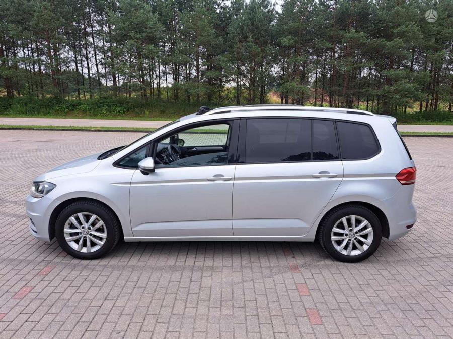 Grey Volkswagen Touran 2016 in Taurage, with an engine capacity of 1.97 L and mileage of 274 thousand km for 9400 €, photo 8 on AUTOMOTO.COM.LV