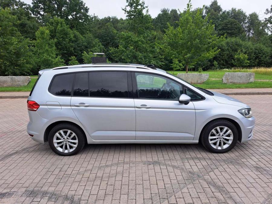Grey Volkswagen Touran 2016 in Taurage, with an engine capacity of 1.97 L and mileage of 274 thousand km for 9400 €, photo 9 on AUTOMOTO.COM.LV