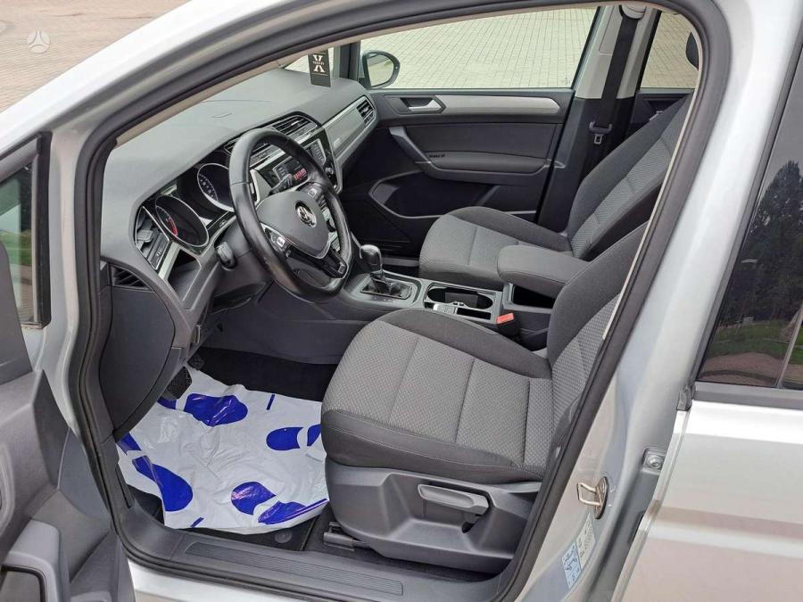 Grey Volkswagen Touran 2016 in Taurage, with an engine capacity of 1.97 L and mileage of 274 thousand km for 9400 €, photo 11 on AUTOMOTO.COM.LV