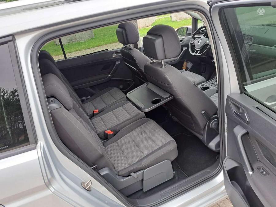 Grey Volkswagen Touran 2016 in Taurage, with an engine capacity of 1.97 L and mileage of 274 thousand km for 9400 €, photo 12 on AUTOMOTO.COM.LV