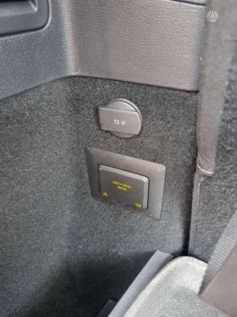Grey Volkswagen Touran 2016 in Taurage, with an engine capacity of 1.97 L and mileage of 274 thousand km for 9400 €, photo 20 on AUTOMOTO.COM.LV