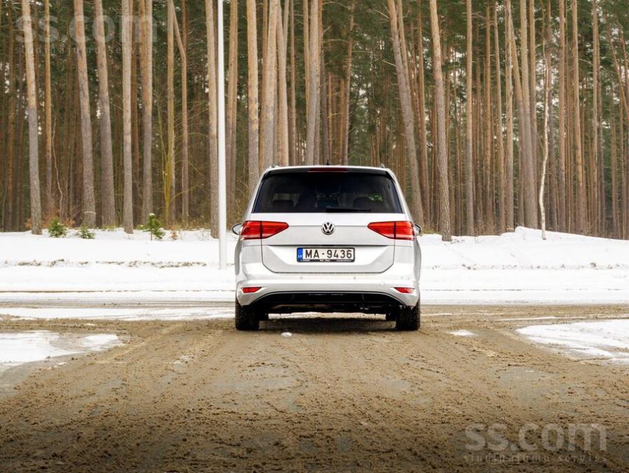 Pelēks Volkswagen Touran 2016 Rīga, ar dzinēja tilpumu 1.60 L un nobraukumu 239 tūkst. km par 6590 €, foto 7 vietnē AUTOMOTO.COM.LV