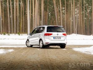 Pelēks Volkswagen Touran 2016 Rīga, ar dzinēja tilpumu 1.60 L un nobraukumu 239 tūkst. km par 6590 €, foto 8 vietnē AUTOMOTO.COM.LV