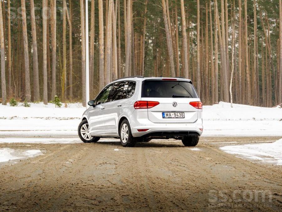 Pelēks Volkswagen Touran 2016 Rīga, ar dzinēja tilpumu 1.60 L un nobraukumu 239 tūkst. km par 6590 €, foto 8 vietnē AUTOMOTO.COM.LV