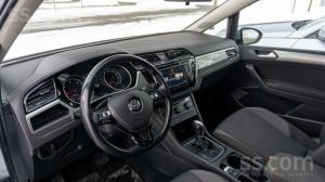 Pelēks Volkswagen Touran 2016 Rīga, ar dzinēja tilpumu 1.60 L un nobraukumu 239 tūkst. km par 6590 €, foto 10 vietnē AUTOMOTO.COM.LV