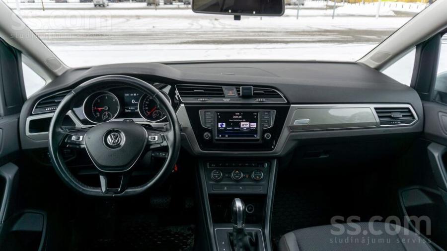 Pelēks Volkswagen Touran 2016 Rīga, ar dzinēja tilpumu 1.60 L un nobraukumu 239 tūkst. km par 6590 €, foto 12 vietnē AUTOMOTO.COM.LV