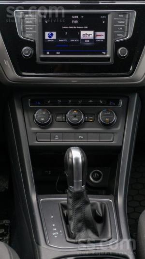Pelēks Volkswagen Touran 2016 Rīga, ar dzinēja tilpumu 1.60 L un nobraukumu 239 tūkst. km par 6590 €, foto 13 vietnē AUTOMOTO.COM.LV