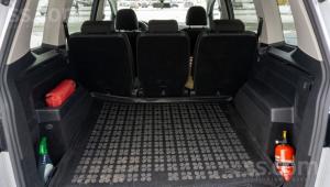 Pelēks Volkswagen Touran 2016 Rīga, ar dzinēja tilpumu 1.60 L un nobraukumu 239 tūkst. km par 6590 €, foto 31 vietnē AUTOMOTO.COM.LV