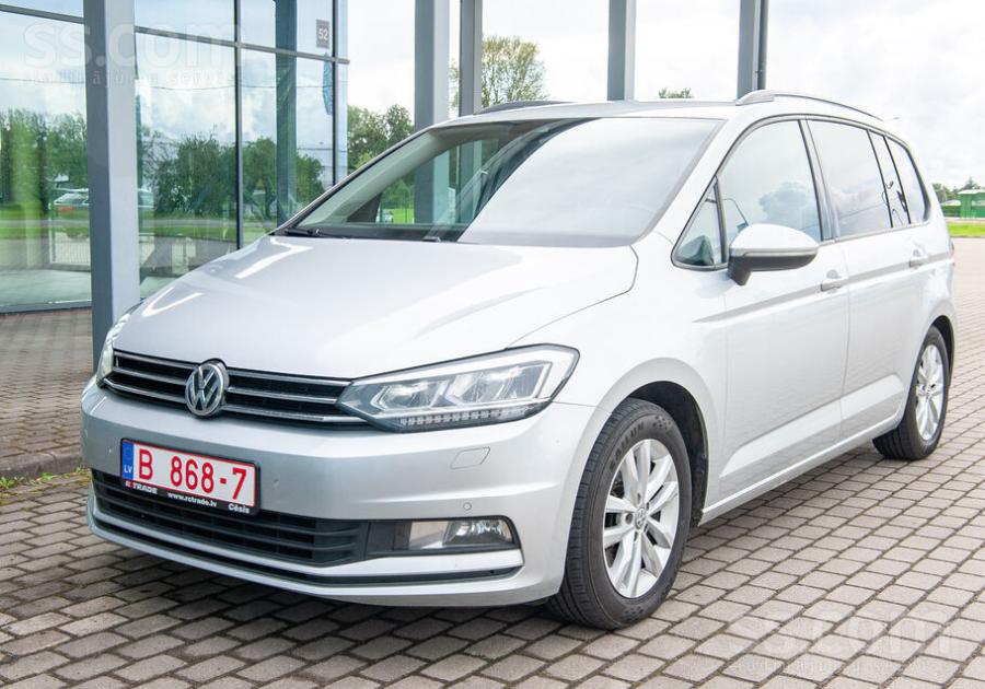 Grey Volkswagen Touran 2016 in Cesis, with an engine capacity of 2.00 L and mileage of 375 thousand km for 7450 €, photo 3 on AUTOMOTO.COM.LV