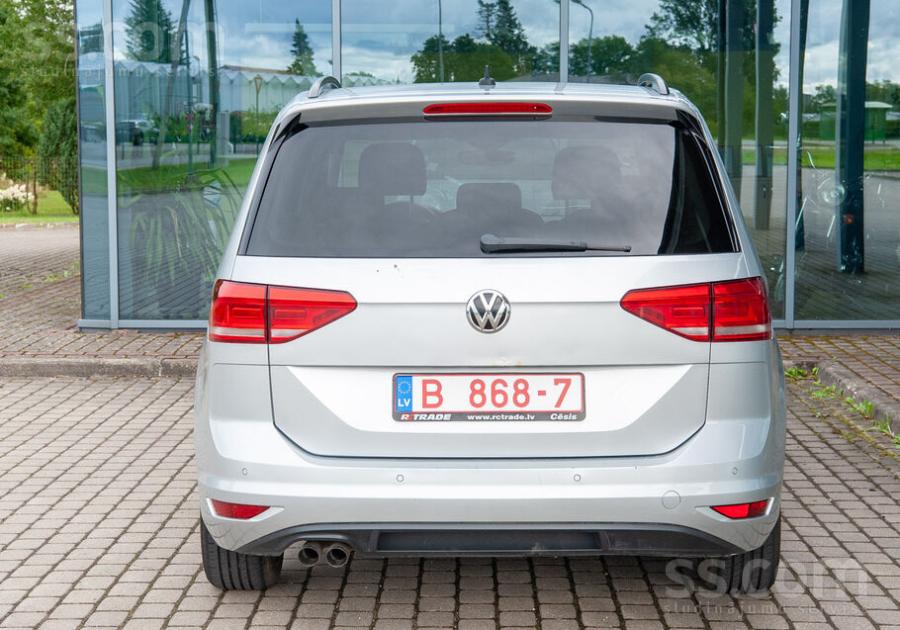 Grey Volkswagen Touran 2016 in Cesis, with an engine capacity of 2.00 L and mileage of 375 thousand km for 7450 €, photo 6 on AUTOMOTO.COM.LV