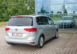 Grey Volkswagen Touran 2016 in Cesis, with an engine capacity of 2.00 L and mileage of 375 thousand km for 7450 €, photo 7 on AUTOMOTO.COM.LV