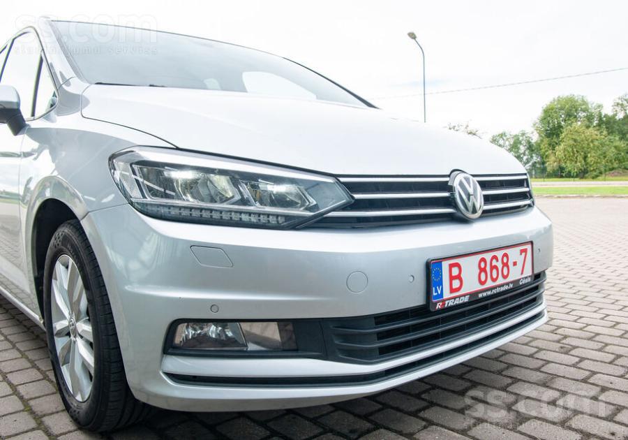 Grey Volkswagen Touran 2016 in Cesis, with an engine capacity of 2.00 L and mileage of 375 thousand km for 7450 €, photo 10 on AUTOMOTO.COM.LV