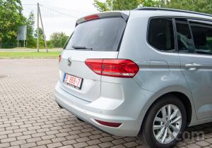 Grey Volkswagen Touran 2016 in Cesis, with an engine capacity of 2.00 L and mileage of 375 thousand km for 7450 €, photo 11 on AUTOMOTO.COM.LV