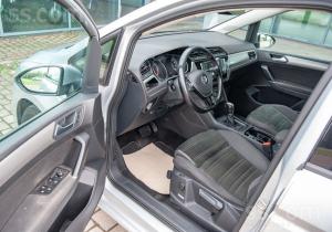 Grey Volkswagen Touran 2016 in Cesis, with an engine capacity of 2.00 L and mileage of 375 thousand km for 7450 €, photo 13 on AUTOMOTO.COM.LV