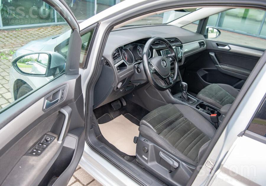 Grey Volkswagen Touran 2016 in Cesis, with an engine capacity of 2.00 L and mileage of 375 thousand km for 7450 €, photo 13 on AUTOMOTO.COM.LV