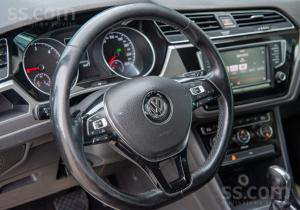 Grey Volkswagen Touran 2016 in Cesis, with an engine capacity of 2.00 L and mileage of 375 thousand km for 7450 €, photo 15 on AUTOMOTO.COM.LV