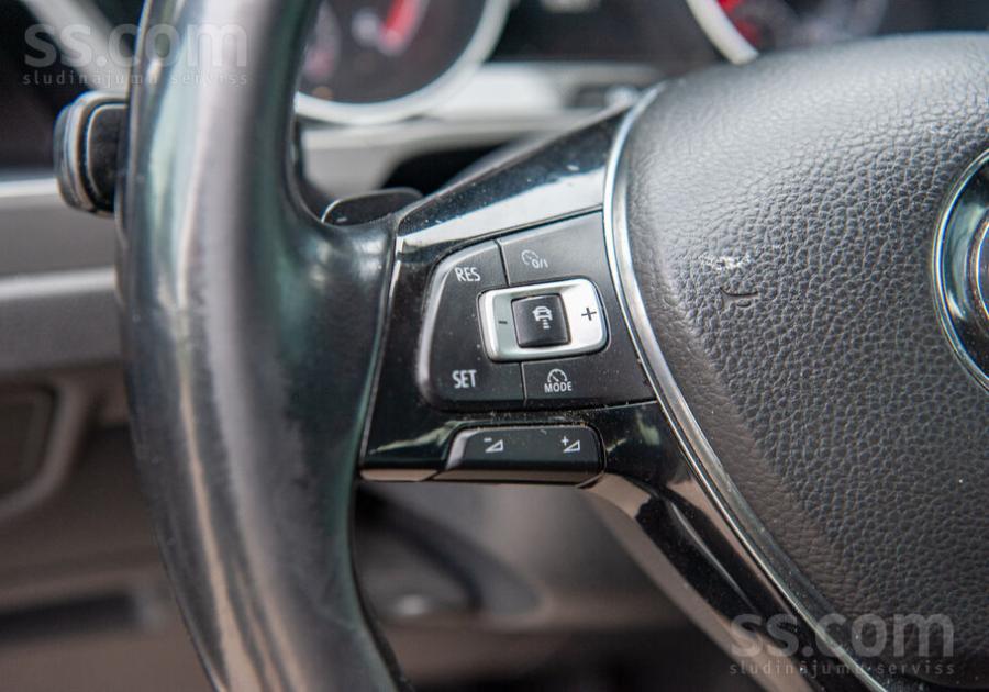 Grey Volkswagen Touran 2016 in Cesis, with an engine capacity of 2.00 L and mileage of 375 thousand km for 7450 €, photo 17 on AUTOMOTO.COM.LV