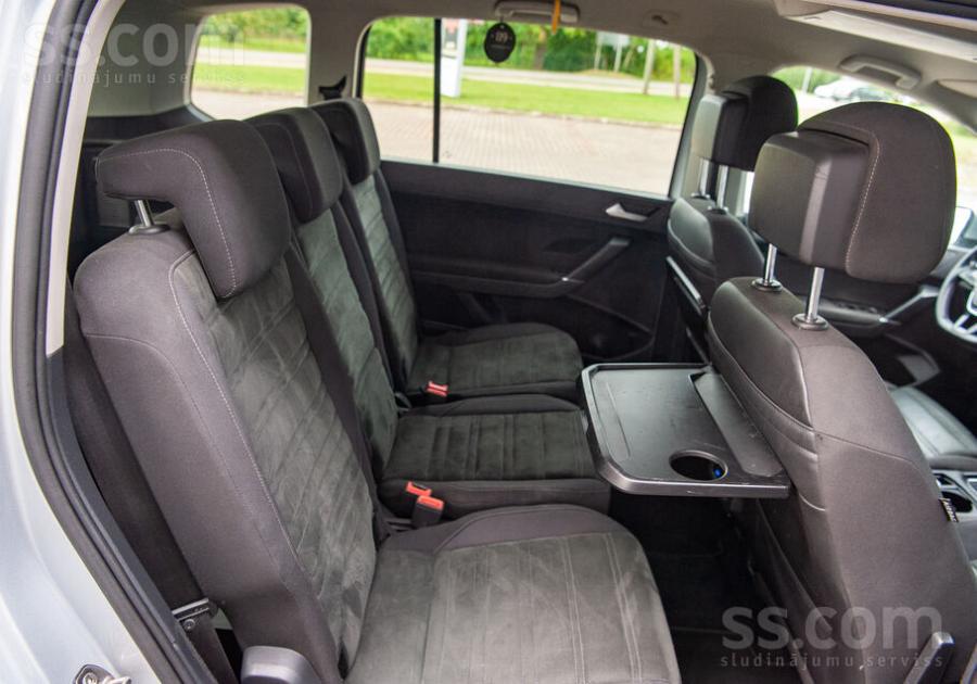 Grey Volkswagen Touran 2016 in Cesis, with an engine capacity of 2.00 L and mileage of 375 thousand km for 7450 €, photo 23 on AUTOMOTO.COM.LV