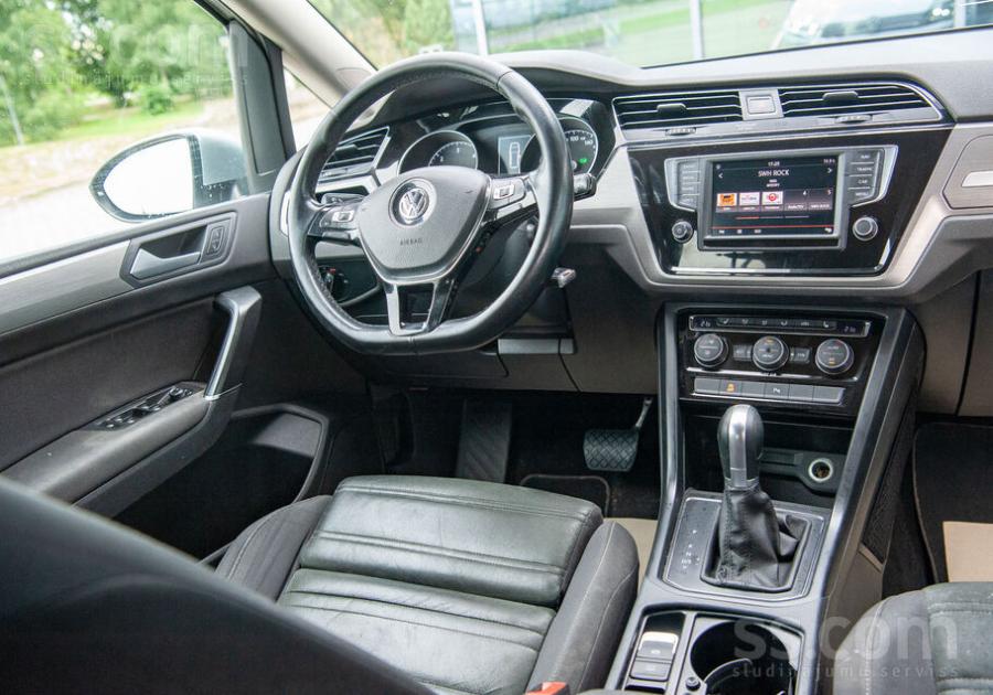 Grey Volkswagen Touran 2016 in Cesis, with an engine capacity of 2.00 L and mileage of 375 thousand km for 7450 €, photo 25 on AUTOMOTO.COM.LV