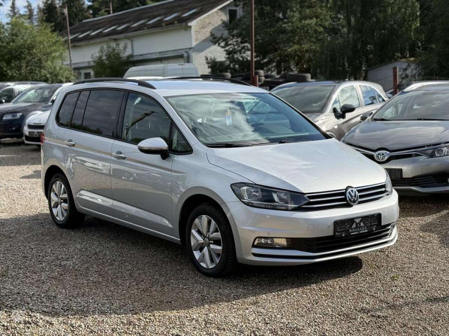 Pelēks Volkswagen Touran 2016 Ukmergė, ar dzinēja tilpumu 1.60 L un nobraukumu 290 tūkst. km par 8350 €, foto 1 vietnē AUTOMOTO.COM.LV