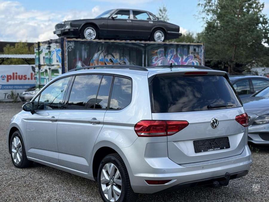 Pelēks Volkswagen Touran 2016 Ukmergė, ar dzinēja tilpumu 1.60 L un nobraukumu 290 tūkst. km par 8350 €, foto 4 vietnē AUTOMOTO.COM.LV