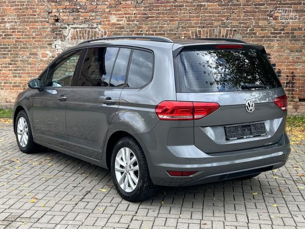 Pelēks Volkswagen Touran 2016 Kėdainiai, ar dzinēja tilpumu 1.60 L un nobraukumu 240 tūkst. km par 8250 €, foto 5 vietnē AUTOMOTO.COM.LV