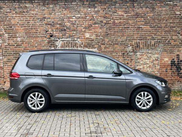Pelēks Volkswagen Touran 2016 Kėdainiai, ar dzinēja tilpumu 1.60 L un nobraukumu 240 tūkst. km par 8250 €, foto 6 vietnē AUTOMOTO.COM.LV
