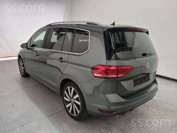 Pelēks Volkswagen Touran 2016 Tukums, ar dzinēja tilpumu 2.00 L un nobraukumu 209 tūkst. km par 12990 €, foto 4 vietnē AUTOMOTO.COM.LV