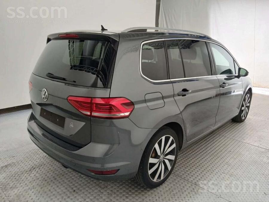Pelēks Volkswagen Touran 2016 Tukums, ar dzinēja tilpumu 2.00 L un nobraukumu 209 tūkst. km par 12990 €, foto 5 vietnē AUTOMOTO.COM.LV