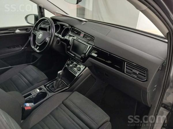 Pelēks Volkswagen Touran 2016 Tukums, ar dzinēja tilpumu 2.00 L un nobraukumu 209 tūkst. km par 12990 €, foto 6 vietnē AUTOMOTO.COM.LV