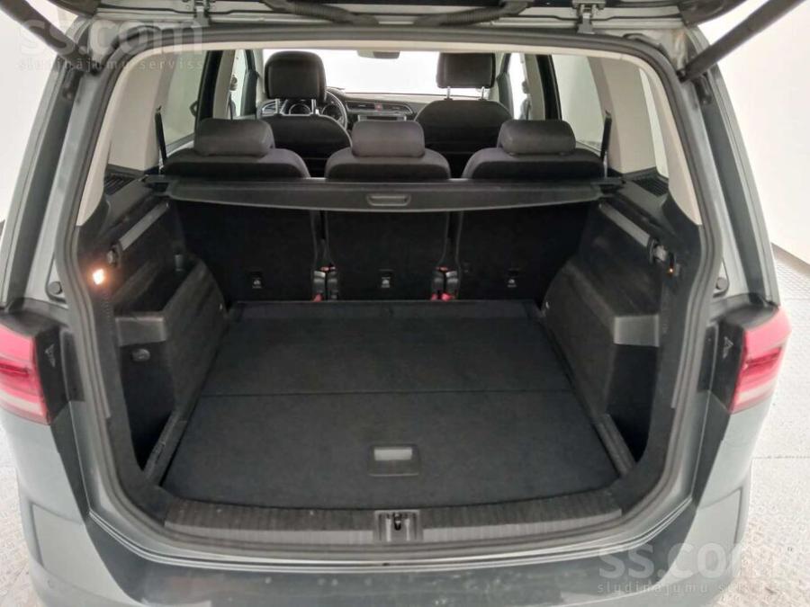 Pelēks Volkswagen Touran 2016 Tukums, ar dzinēja tilpumu 2.00 L un nobraukumu 209 tūkst. km par 12990 €, foto 9 vietnē AUTOMOTO.COM.LV