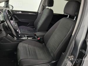 Pelēks Volkswagen Touran 2016 Tukums, ar dzinēja tilpumu 2.00 L un nobraukumu 209 tūkst. km par 12990 €, foto 18 vietnē AUTOMOTO.COM.LV