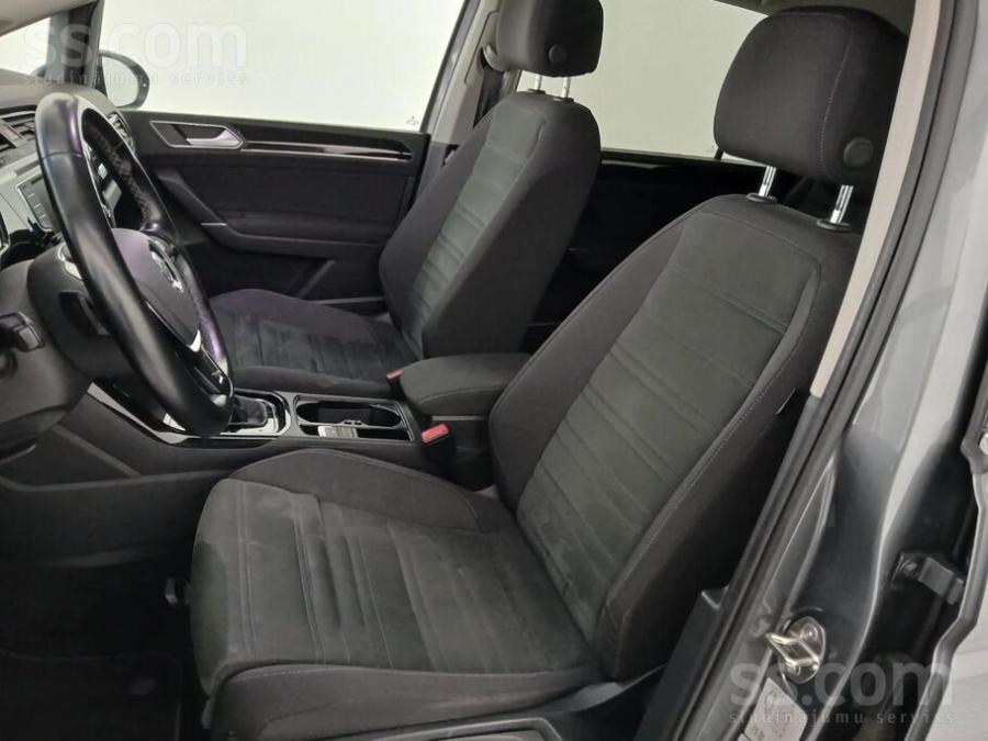 Pelēks Volkswagen Touran 2016 Tukums, ar dzinēja tilpumu 2.00 L un nobraukumu 209 tūkst. km par 12990 €, foto 18 vietnē AUTOMOTO.COM.LV