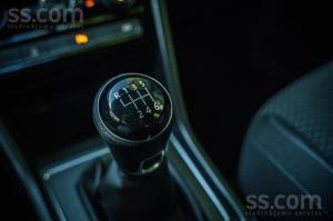 Pelēks Volkswagen Touran 2016 Rīga, ar dzinēja tilpumu 2.00 L un nobraukumu 261 tūkst. km par 9990 €, foto 12 vietnē AUTOMOTO.COM.LV