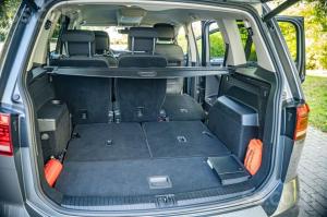 Pelēks Volkswagen Touran 2016 Rīga, ar dzinēja tilpumu 2.00 L un nobraukumu 261 tūkst. km par 9990 €, foto 15 vietnē AUTOMOTO.COM.LV