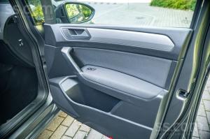 Pelēks Volkswagen Touran 2016 Rīga, ar dzinēja tilpumu 2.00 L un nobraukumu 261 tūkst. km par 9990 €, foto 16 vietnē AUTOMOTO.COM.LV