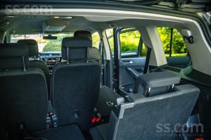 Pelēks Volkswagen Touran 2016 Rīga, ar dzinēja tilpumu 2.00 L un nobraukumu 261 tūkst. km par 9990 €, foto 18 vietnē AUTOMOTO.COM.LV