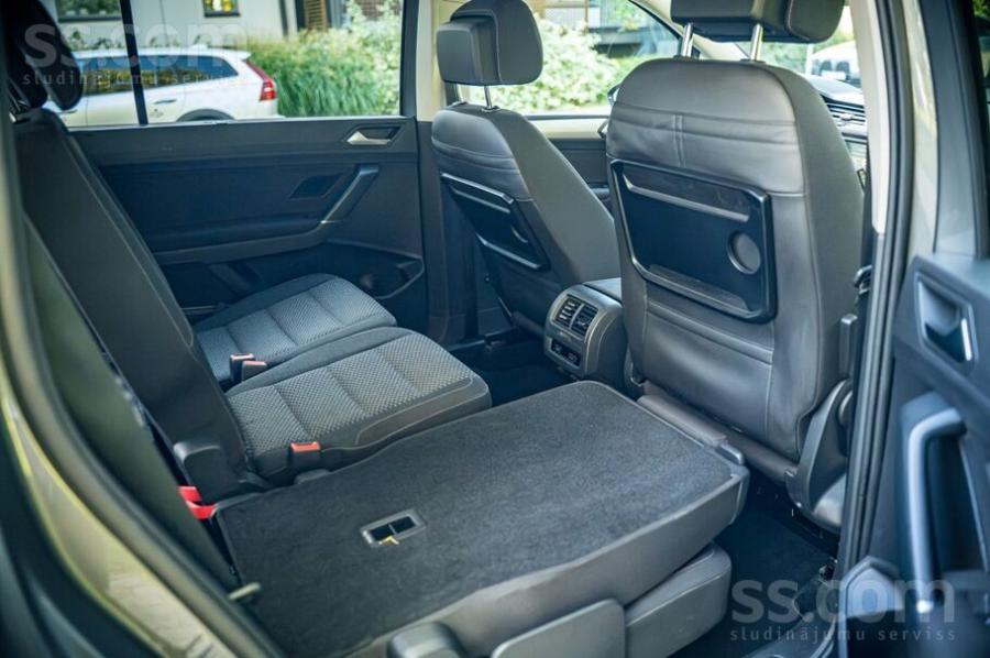 Pelēks Volkswagen Touran 2016 Rīga, ar dzinēja tilpumu 2.00 L un nobraukumu 261 tūkst. km par 9990 €, foto 20 vietnē AUTOMOTO.COM.LV