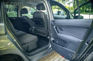 Pelēks Volkswagen Touran 2016 Rīga, ar dzinēja tilpumu 2.00 L un nobraukumu 261 tūkst. km par 9990 €, foto 23 vietnē AUTOMOTO.COM.LV