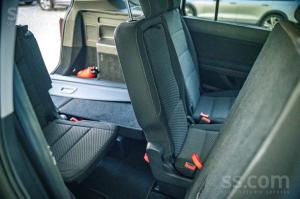 Pelēks Volkswagen Touran 2016 Rīga, ar dzinēja tilpumu 2.00 L un nobraukumu 261 tūkst. km par 9990 €, foto 25 vietnē AUTOMOTO.COM.LV