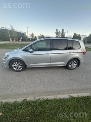 Pelēks Volkswagen Touran 2016 Cēsis, ar dzinēja tilpumu 2.00 L un nobraukumu 156 tūkst. km par 12500 €, foto 4 vietnē AUTOMOTO.COM.LV