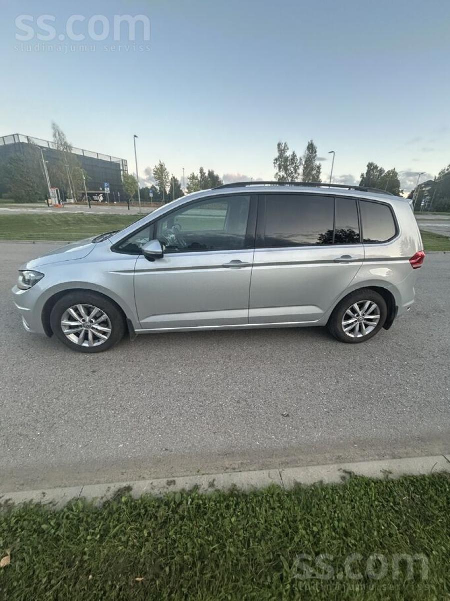 Pelēks Volkswagen Touran 2016 Cēsis, ar dzinēja tilpumu 2.00 L un nobraukumu 156 tūkst. km par 12500 €, foto 4 vietnē AUTOMOTO.COM.LV