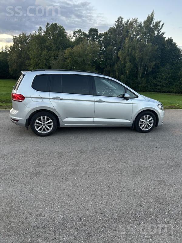 Pelēks Volkswagen Touran 2016 Cēsis, ar dzinēja tilpumu 2.00 L un nobraukumu 156 tūkst. km par 12500 €, foto 6 vietnē AUTOMOTO.COM.LV