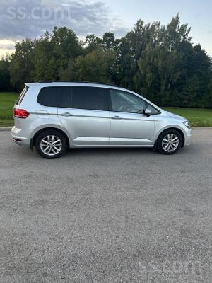 Pelēks Volkswagen Touran 2016 Cēsis, ar dzinēja tilpumu 2.00 L un nobraukumu 156 tūkst. km par 12500 €, foto 6 vietnē AUTOMOTO.COM.LV