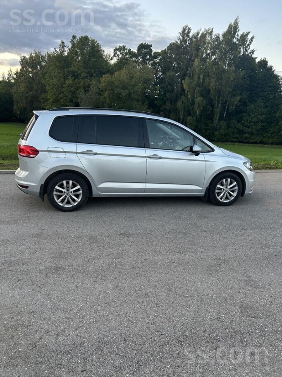 Pelēks Volkswagen Touran 2016 Cēsis, ar dzinēja tilpumu 2.00 L un nobraukumu 156 tūkst. km par 12500 €, foto 6 vietnē AUTOMOTO.COM.LV