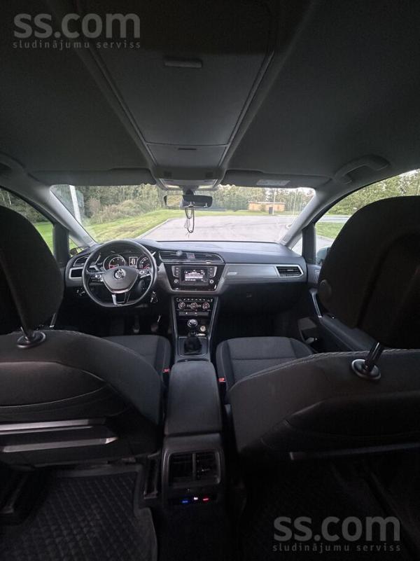 Pelēks Volkswagen Touran 2016 Cēsis, ar dzinēja tilpumu 2.00 L un nobraukumu 156 tūkst. km par 12500 €, foto 10 vietnē AUTOMOTO.COM.LV