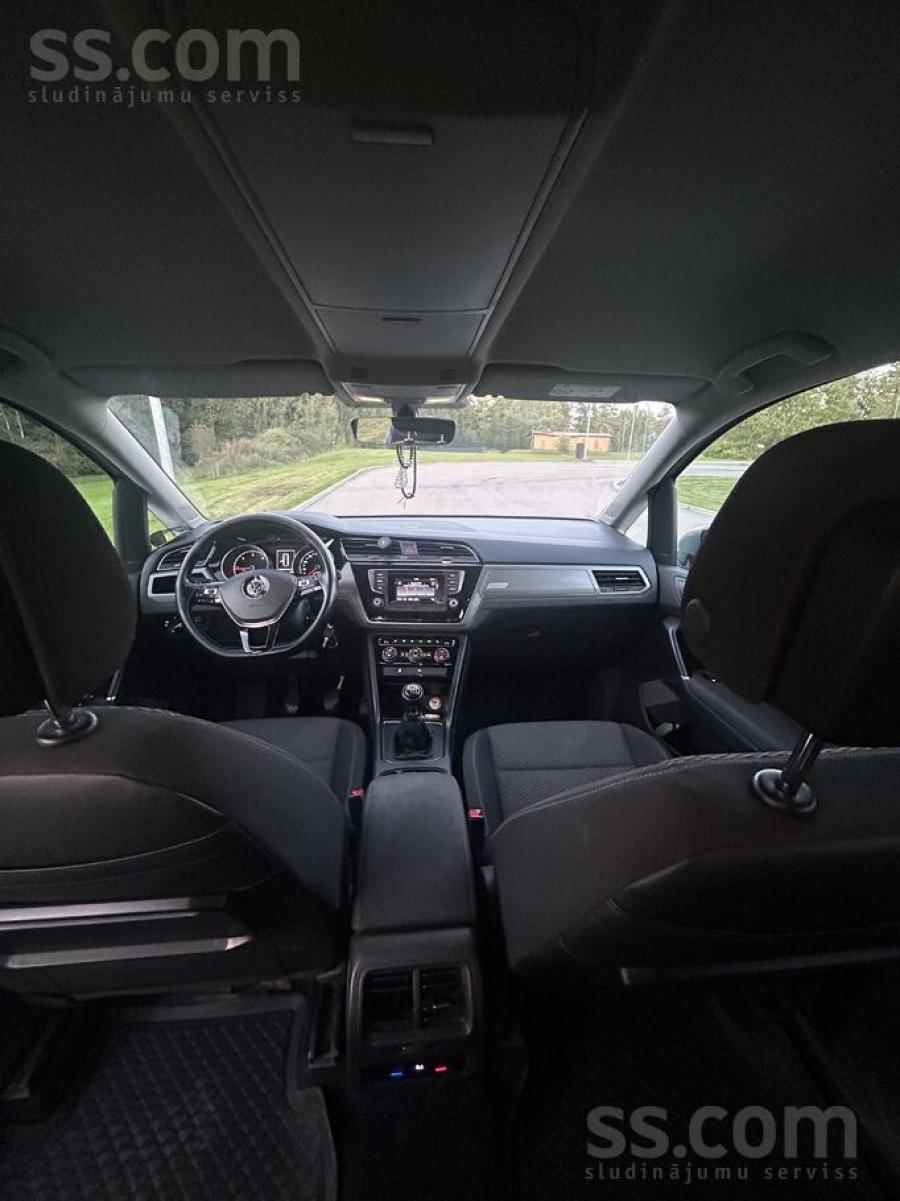 Pelēks Volkswagen Touran 2016 Cēsis, ar dzinēja tilpumu 2.00 L un nobraukumu 156 tūkst. km par 12500 €, foto 10 vietnē AUTOMOTO.COM.LV