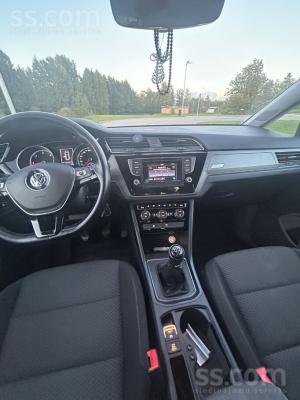 Pelēks Volkswagen Touran 2016 Cēsis, ar dzinēja tilpumu 2.00 L un nobraukumu 156 tūkst. km par 12500 €, foto 12 vietnē AUTOMOTO.COM.LV